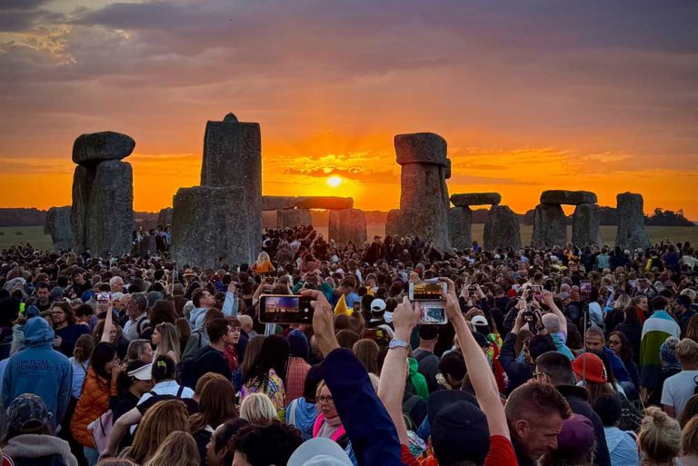 Stonehenge Summer Solstice 2025 Draws Record Breaking Crowds - On ...